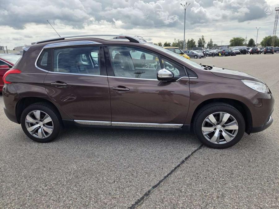 Brown Peugeot 2008 2013 in Marijampole, with an engine capacity of 1.20 L and mileage of 152 thousand km for 3350 €, photo 6 on AUTOMOTO.COM.LV