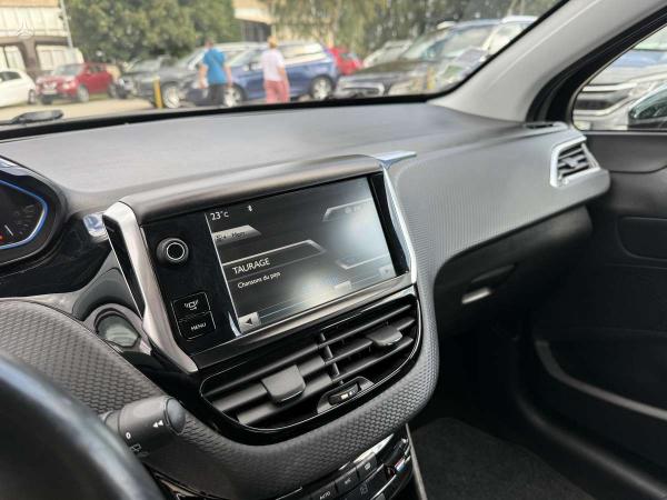 Brown Peugeot 2008 2014 in Taurage, with an engine capacity of 1.20 L and mileage of 140 thousand km for 4150 €, photo 11 on AUTOMOTO.COM.LV