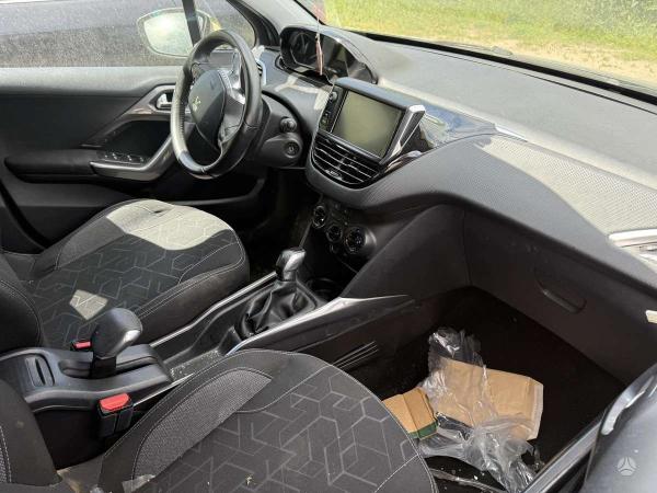 Brown Peugeot 2008 2016 in Vilnius, with an engine capacity of 1.60 L and mileage of 173 thousand km for 4300 €, photo 6 on AUTOMOTO.COM.LV