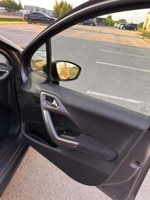 Brūns Peugeot 2008 2014 Kauņa, ar dzinēja tilpumu 1.20 L un nobraukumu 88 tūkst. km par 5900 €, foto 16 vietnē AUTOMOTO.COM.LV