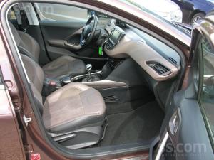 Brown Peugeot 2008 2015 in Riga, with an engine capacity of 1.60 L and mileage of 171 thousand km for 5850 €, photo 7 on AUTOMOTO.COM.LV