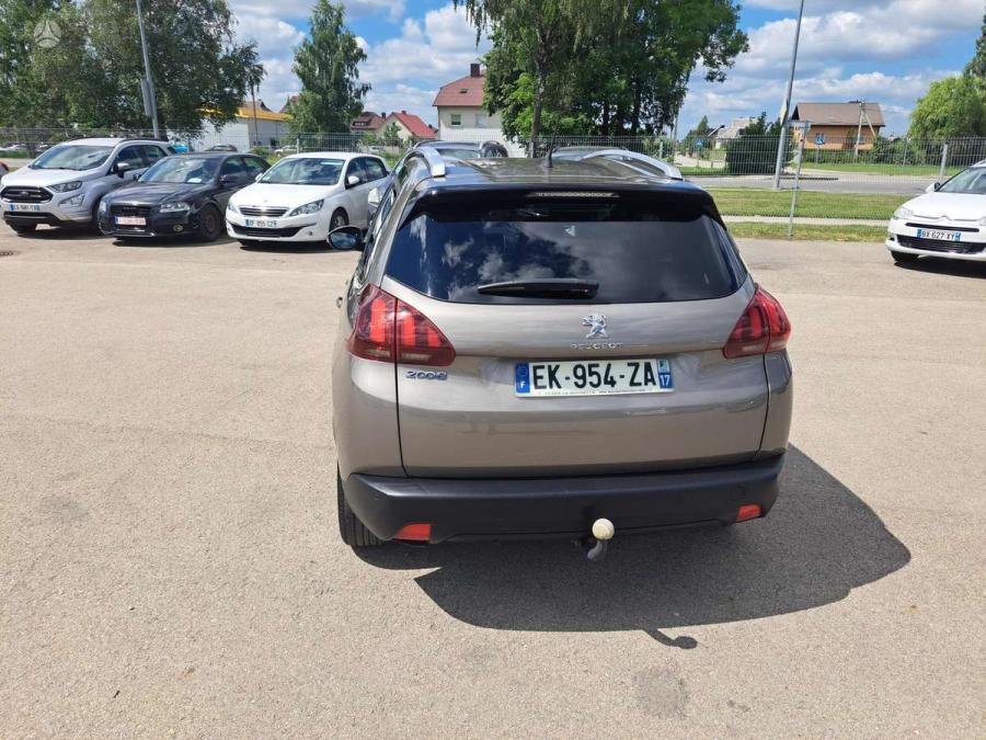 Brown Peugeot 2008 2017 in Taurage, with an engine capacity of 1.60 L and mileage of 199 thousand km for 5000 €, photo 4 on AUTOMOTO.COM.LV