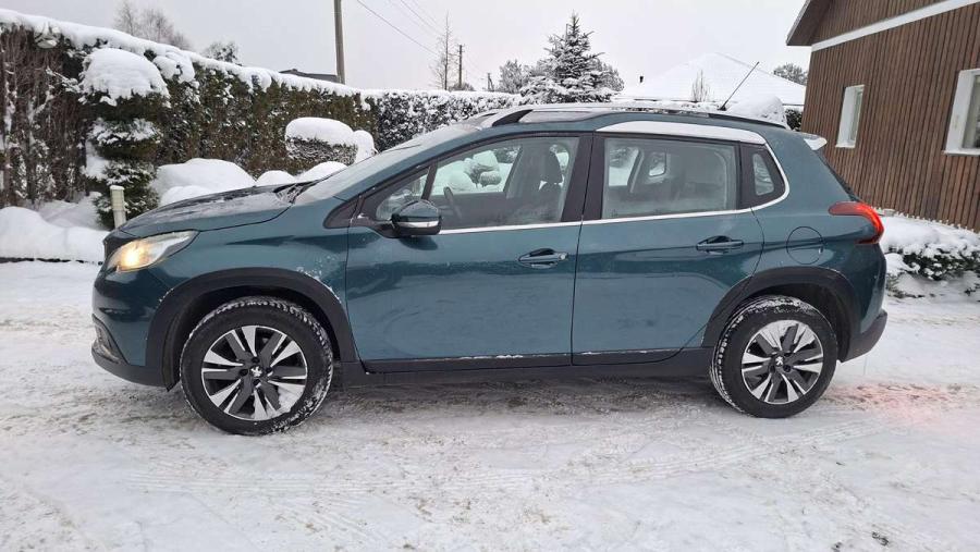 Green Peugeot 2008 2018 in Kaunas, with an engine capacity of 1.20 L and mileage of 202 thousand km for 6200 €, photo 7 on AUTOMOTO.COM.LV