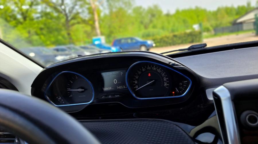 Zaļš Peugeot 2008 2018 Rīga, ar dzinēja tilpumu 1.20 L un nobraukumu 168 tūkst. km par 9990 €, foto 5 vietnē AUTOMOTO.COM.LV