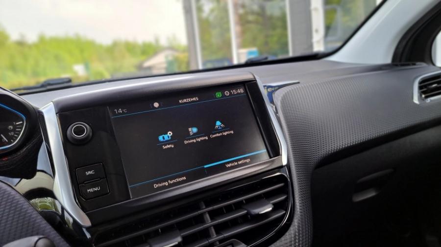 Zaļš Peugeot 2008 2018 Rīga, ar dzinēja tilpumu 1.20 L un nobraukumu 168 tūkst. km par 9990 €, foto 15 vietnē AUTOMOTO.COM.LV
