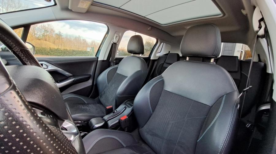 Zaļš Peugeot 2008 2018 Rīga, ar dzinēja tilpumu 1.20 L un nobraukumu 168 tūkst. km par 9990 €, foto 18 vietnē AUTOMOTO.COM.LV