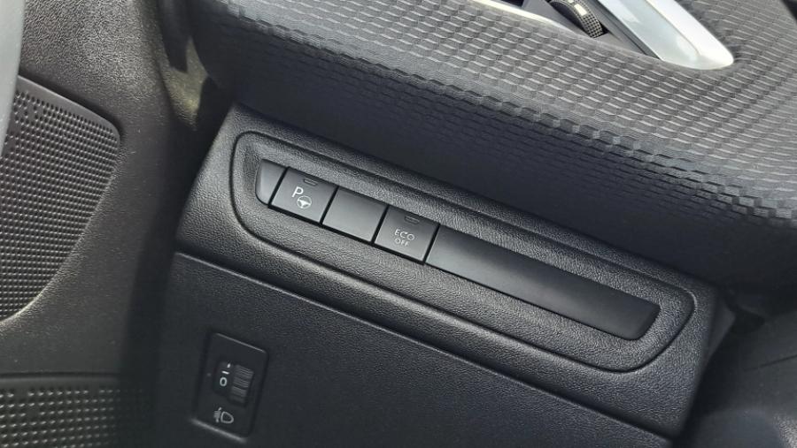 Zaļš Peugeot 2008 2018 Rīga, ar dzinēja tilpumu 1.20 L un nobraukumu 168 tūkst. km par 9990 €, foto 24 vietnē AUTOMOTO.COM.LV