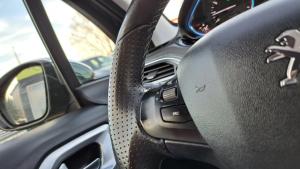 Zaļš Peugeot 2008 2018 Rīga, ar dzinēja tilpumu 1.20 L un nobraukumu 168 tūkst. km par 9990 €, foto 38 vietnē AUTOMOTO.COM.LV