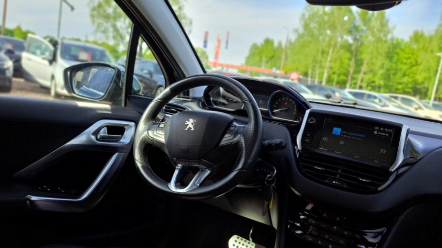 Zaļš Peugeot 2008 2018 Rīga, ar dzinēja tilpumu 1.20 L un nobraukumu 168 tūkst. km par 9990 €, foto 39 vietnē AUTOMOTO.COM.LV