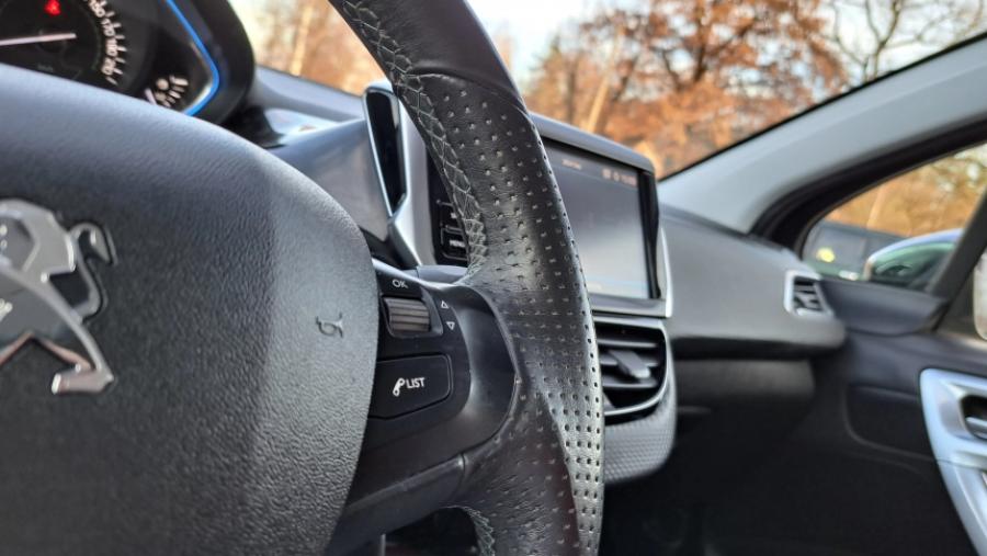 Zaļš Peugeot 2008 2018 Rīga, ar dzinēja tilpumu 1.20 L un nobraukumu 168 tūkst. km par 9990 €, foto 40 vietnē AUTOMOTO.COM.LV