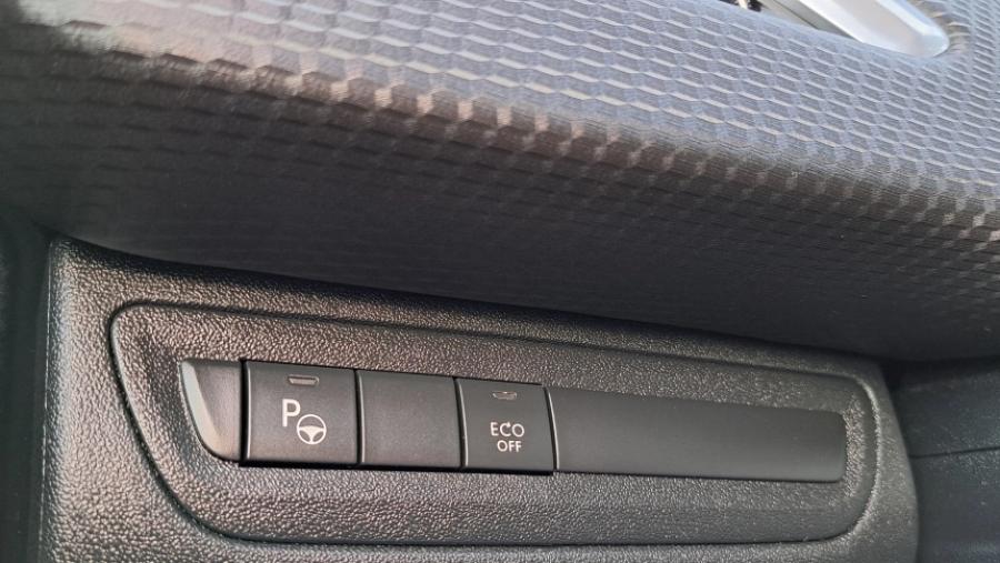 Zaļš Peugeot 2008 2018 Rīga, ar dzinēja tilpumu 1.20 L un nobraukumu 168 tūkst. km par 9990 €, foto 44 vietnē AUTOMOTO.COM.LV