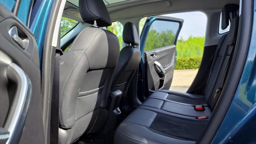Zaļš Peugeot 2008 2018 Rīga, ar dzinēja tilpumu 1.20 L un nobraukumu 168 tūkst. km par 9990 €, foto 45 vietnē AUTOMOTO.COM.LV