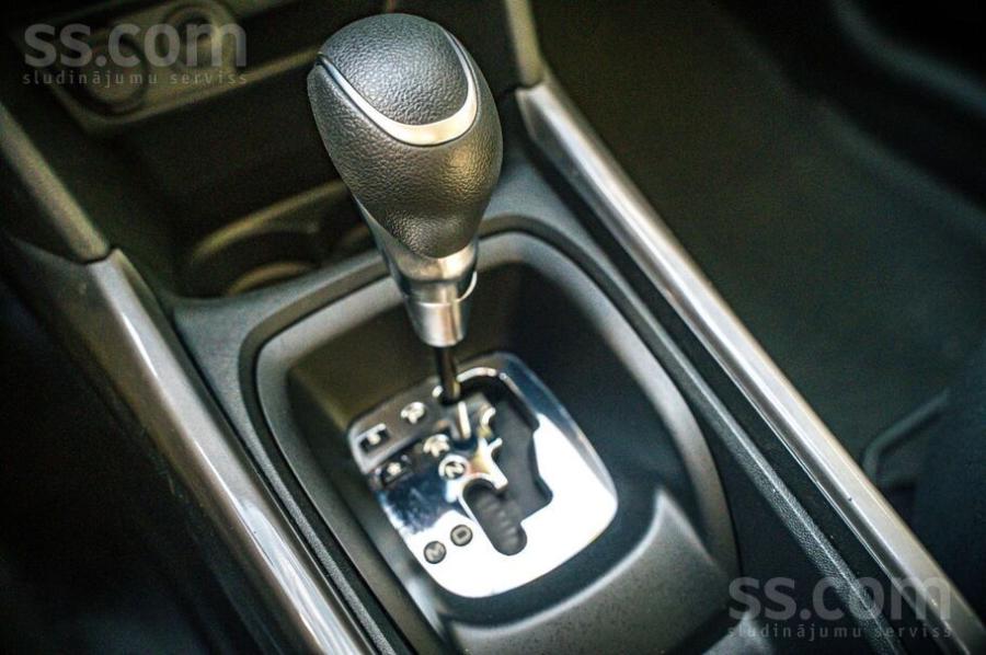 Green Peugeot 2008 2019 in Riga, with an engine capacity of 1.20 L and mileage of 124 thousand km for 7590 €, photo 19 on AUTOMOTO.COM.LV