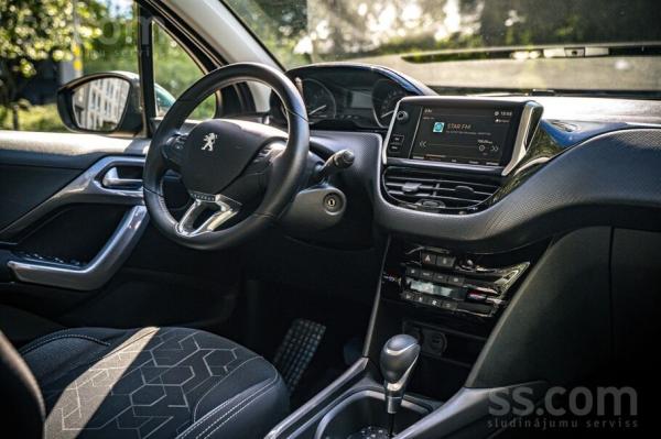 Green Peugeot 2008 2019 in Riga, with an engine capacity of 1.20 L and mileage of 124 thousand km for 7590 €, photo 7 on AUTOMOTO.COM.LV