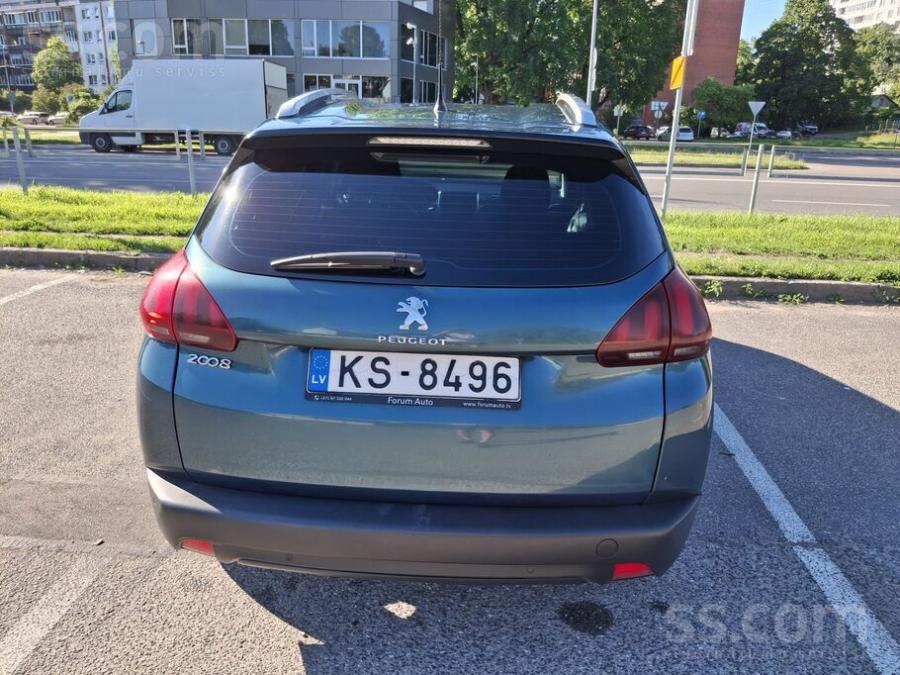Green Peugeot 2008 2017 in Riga, with an engine capacity of 1.60 L and mileage of 195 thousand km for 5700 €, photo 5 on AUTOMOTO.COM.LV