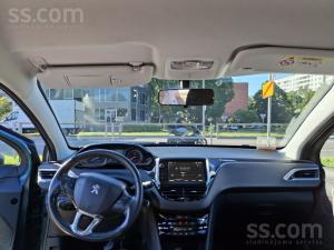 Green Peugeot 2008 2017 in Riga, with an engine capacity of 1.60 L and mileage of 195 thousand km for 5700 €, photo 9 on AUTOMOTO.COM.LV