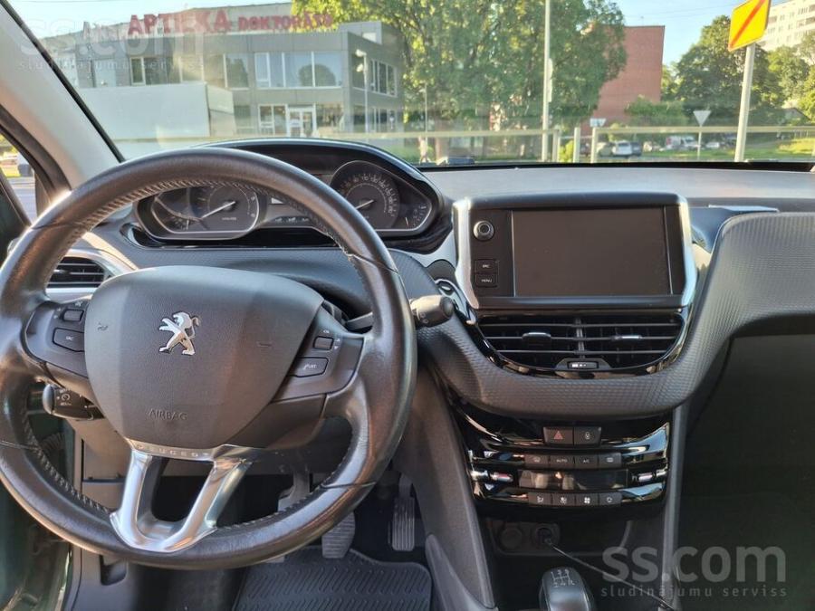 Green Peugeot 2008 2017 in Riga, with an engine capacity of 1.60 L and mileage of 195 thousand km for 5700 €, photo 12 on AUTOMOTO.COM.LV