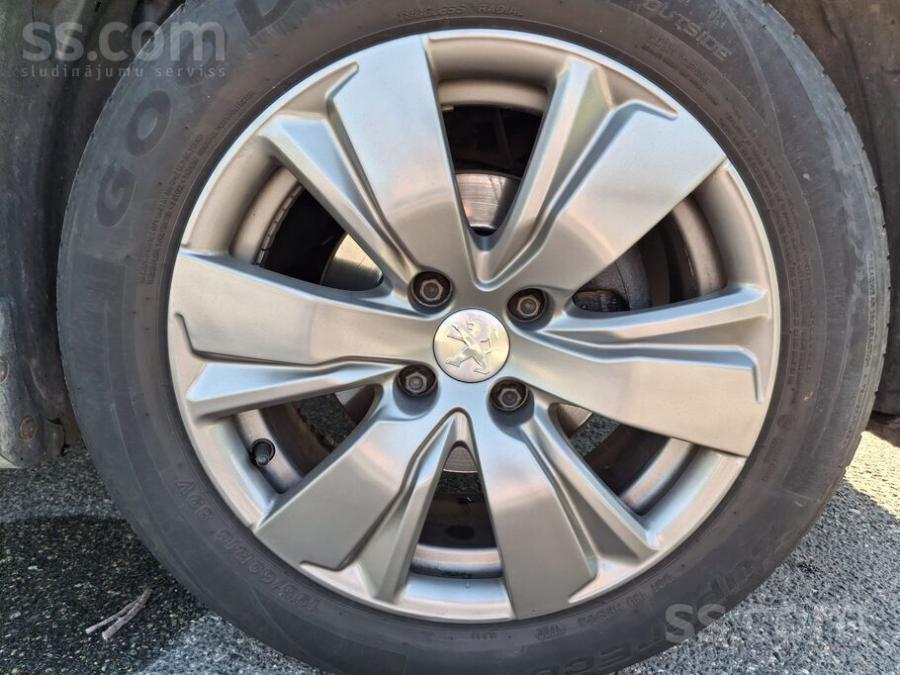 Green Peugeot 2008 2017 in Riga, with an engine capacity of 1.60 L and mileage of 195 thousand km for 5700 €, photo 14 on AUTOMOTO.COM.LV