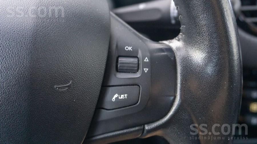 Zaļš Peugeot 2008 2017 Rīga, ar dzinēja tilpumu 1.20 L un nobraukumu 230 tūkst. km par 6490 €, foto 20 vietnē AUTOMOTO.COM.LV