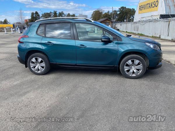Green Peugeot 2008 2017 in Tallinn, with an engine capacity of 1.20 L and mileage of 131 thousand km for 6880 €, photo 3 on AUTOMOTO.COM.LV