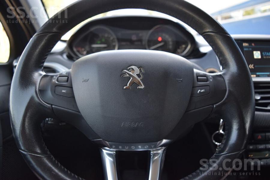 Green Peugeot 2008 2017 in Riga, with an engine capacity of 1.20 L and mileage of 230 thousand km for 5640 €, photo 10 on AUTOMOTO.COM.LV