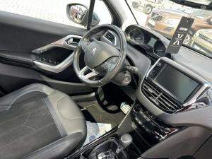 Zaļš Peugeot 2008 2017 Tauragė, ar dzinēja tilpumu 1.20 L un nobraukumu 183 tūkst. km par 6295 €, foto 10 vietnē AUTOMOTO.COM.LV