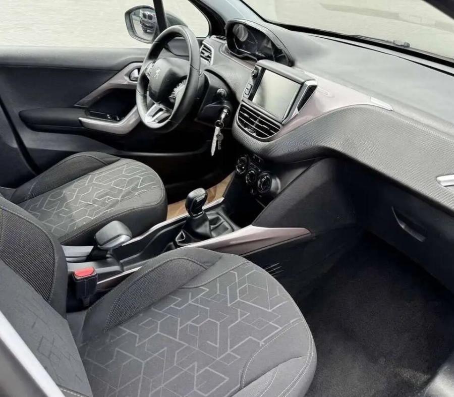 Pelēks Peugeot 2008 2013 Telšiai, ar dzinēja tilpumu 1.20 L un nobraukumu 153 tūkst. km par 5190 €, foto 13 vietnē AUTOMOTO.COM.LV