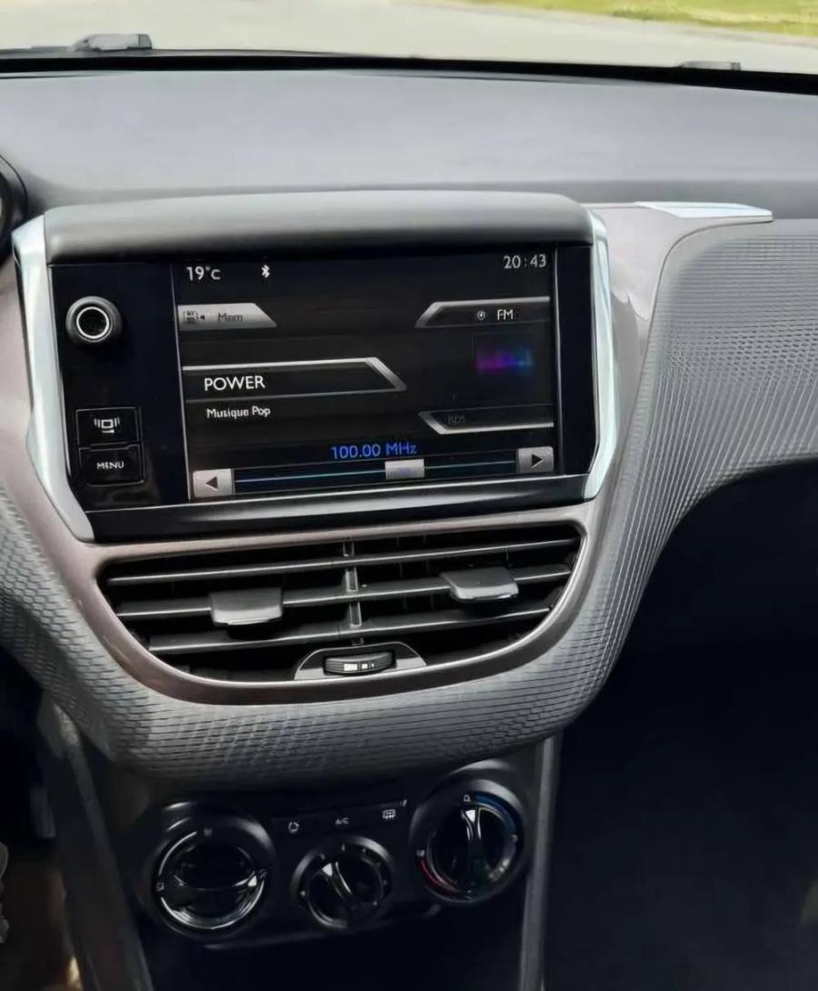 Pelēks Peugeot 2008 2013 Telšiai, ar dzinēja tilpumu 1.20 L un nobraukumu 153 tūkst. km par 5190 €, foto 16 vietnē AUTOMOTO.COM.LV