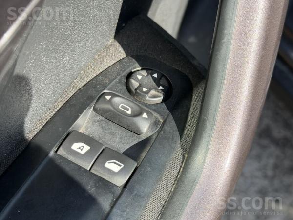 Peugeot 2008 2013 in Riga on AUTOMOTO.COM.LV Grey Peugeot 2008 2013 in Riga, with an engine capacity of 1.20 L and mileage of 293 thousand km for 1950 €, photo 6 on AUTOMOTO.COM.LV