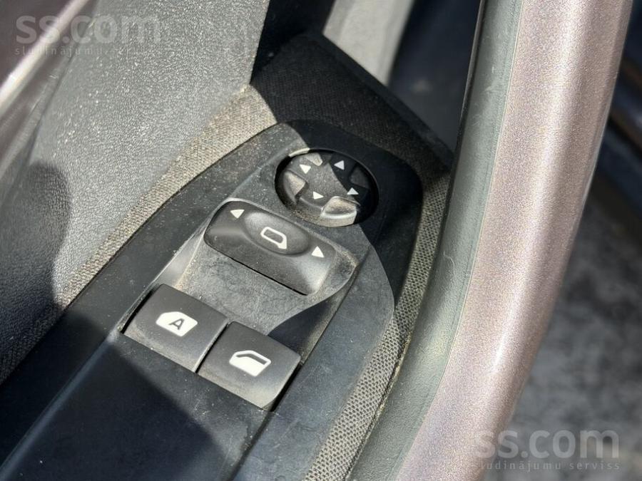 Grey Peugeot 2008 2013 in Riga, with an engine capacity of 1.20 L and mileage of 293 thousand km for 1950 €, photo 6 on AUTOMOTO.COM.LV