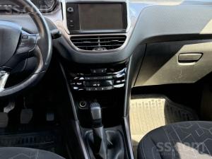 Grey Peugeot 2008 2013 in Riga, with an engine capacity of 1.20 L and mileage of 293 thousand km for 1950 €, photo 9 on AUTOMOTO.COM.LV