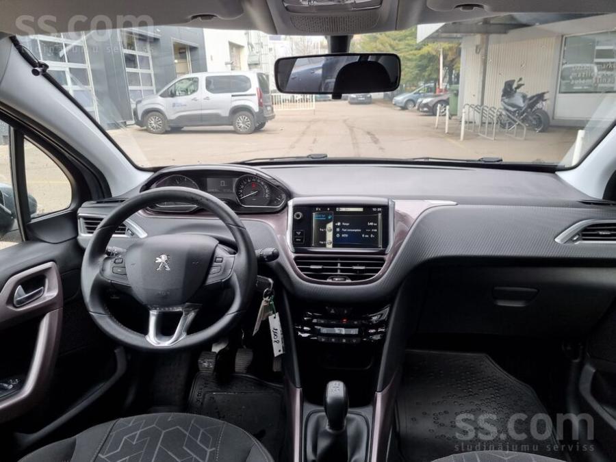 Grey Peugeot 2008 2014 in Riga, with an engine capacity of 1.60 L and mileage of 135 thousand km for 6400 €, photo 7 on AUTOMOTO.COM.LV