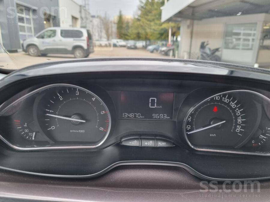 Grey Peugeot 2008 2014 in Riga, with an engine capacity of 1.60 L and mileage of 135 thousand km for 6400 €, photo 9 on AUTOMOTO.COM.LV