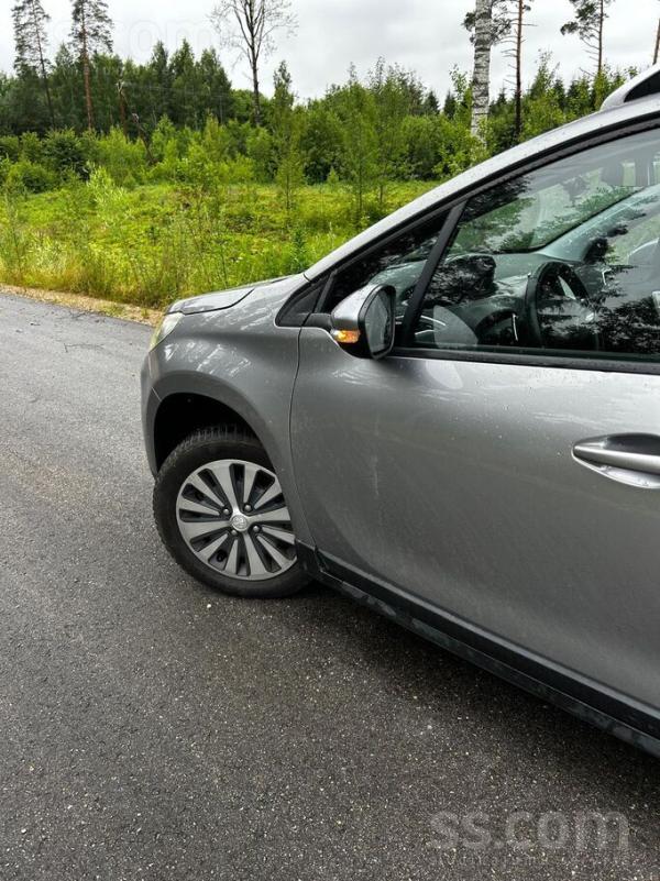 Grey Peugeot 2008 2014 in Valmiera, with an engine capacity of 1.20 L and mileage of 86 thousand km for 6850 €, photo 2 on AUTOMOTO.COM.LV