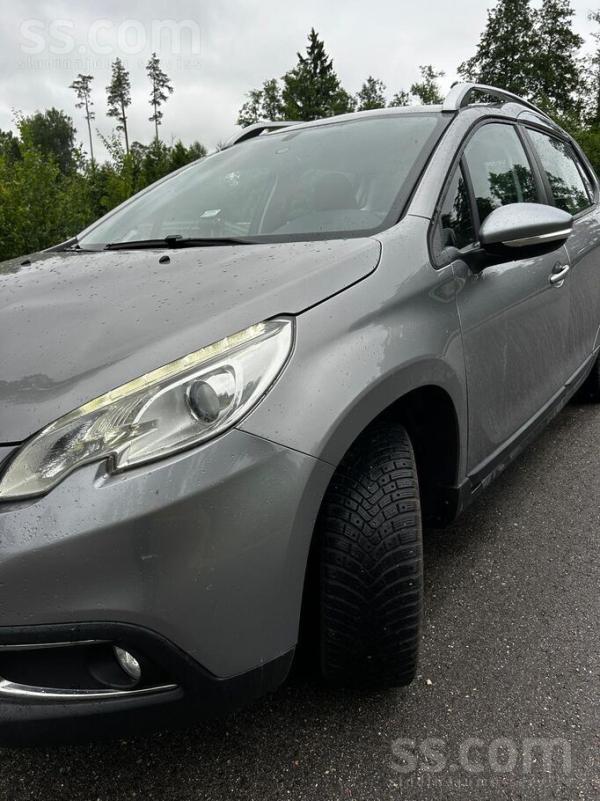 Grey Peugeot 2008 2014 in Valmiera, with an engine capacity of 1.20 L and mileage of 86 thousand km for 6850 €, photo 4 on AUTOMOTO.COM.LV