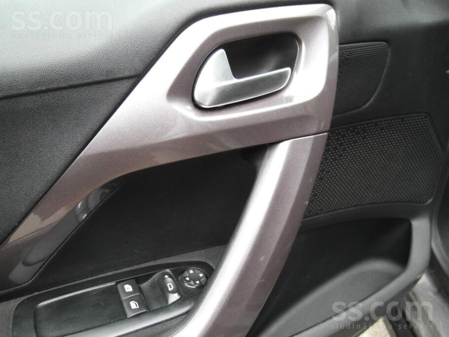 Pelēks Peugeot 2008 2014 Rīga, ar dzinēja tilpumu 1.20 L un nobraukumu 155 tūkst. km par 3650 €, foto 9 vietnē AUTOMOTO.COM.LV