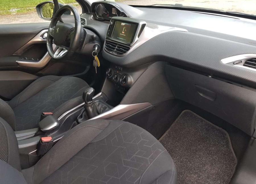 Grey Peugeot 2008 2014 in Siauliai, with an engine capacity of 1.56 L and mileage of 273 thousand km for 3650 €, photo 9 on AUTOMOTO.COM.LV