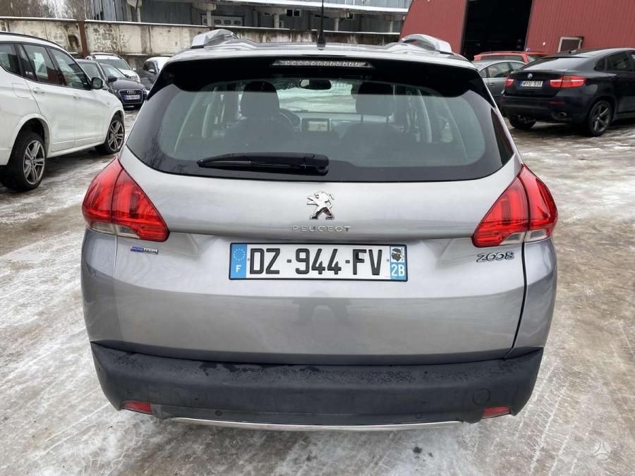 Grey Peugeot 2008 2016 in Taurage, with an engine capacity of 1.20 L and mileage of 170 thousand km for 2900 €, photo 5 on AUTOMOTO.COM.LV