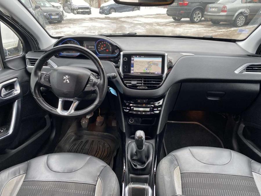 Grey Peugeot 2008 2016 in Taurage, with an engine capacity of 1.20 L and mileage of 170 thousand km for 2900 €, photo 7 on AUTOMOTO.COM.LV