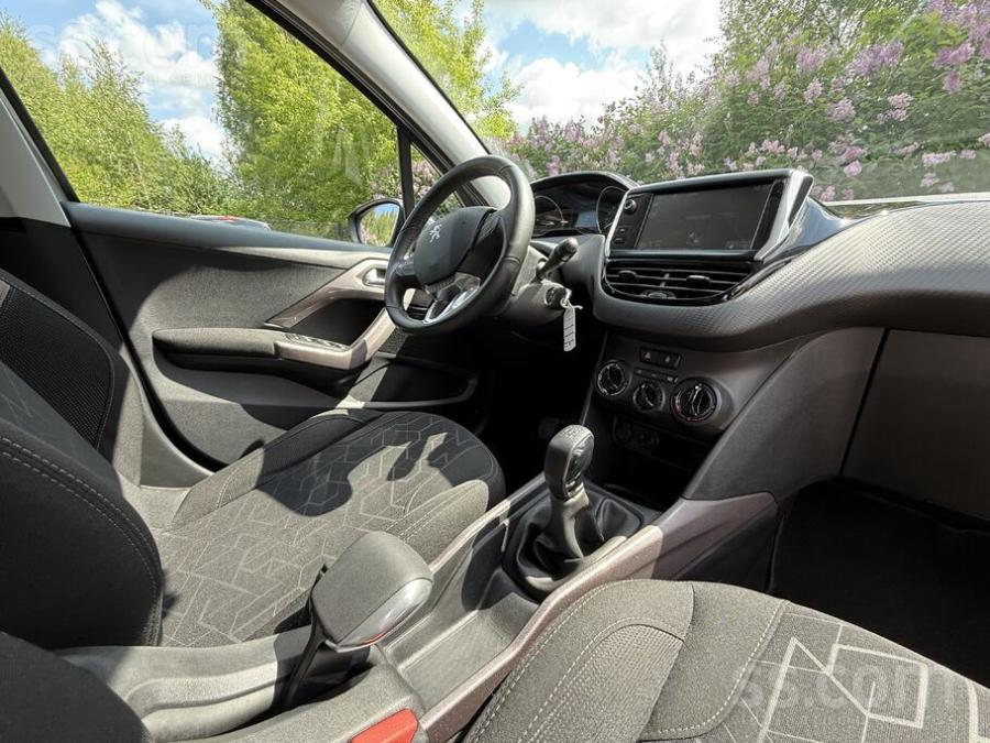 Grey Peugeot 2008 2016 in Riga, with an engine capacity of 1.60 L and mileage of 70 thousand km for 6790 €, photo 20 on AUTOMOTO.COM.LV