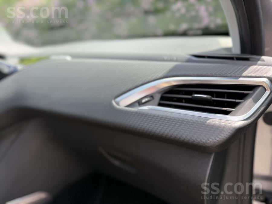 Grey Peugeot 2008 2016 in Riga, with an engine capacity of 1.60 L and mileage of 70 thousand km for 6790 €, photo 29 on AUTOMOTO.COM.LV