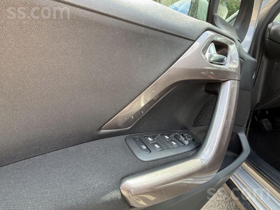 Grey Peugeot 2008 2016 in Riga, with an engine capacity of 1.60 L and mileage of 70 thousand km for 6790 €, photo 30 on AUTOMOTO.COM.LV