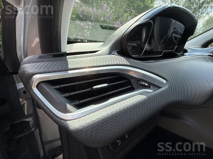 Grey Peugeot 2008 2016 in Riga, with an engine capacity of 1.60 L and mileage of 70 thousand km for 6790 €, photo 33 on AUTOMOTO.COM.LV