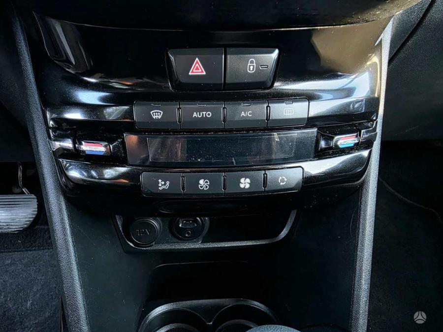 Grey Peugeot 2008 2016 in Siauliai, with an engine capacity of 1.20 L and mileage of 155 thousand km for 6200 €, photo 27 on AUTOMOTO.COM.LV