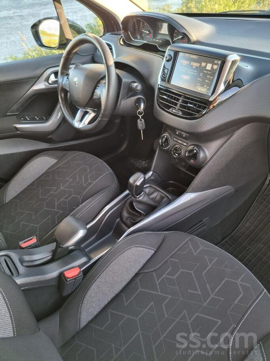 Pelēks Peugeot 2008 2016 Daugavpils, ar dzinēja tilpumu 1.60 L un nobraukumu 159 tūkst. km par 6750 €, foto 7 vietnē AUTOMOTO.COM.LV