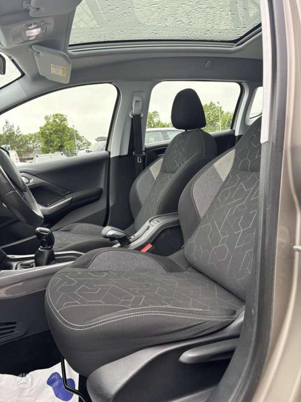 Grey Peugeot 2008 2016 in Taurage, with an engine capacity of 1.20 L and mileage of 143 thousand km for 3900 €, photo 7 on AUTOMOTO.COM.LV