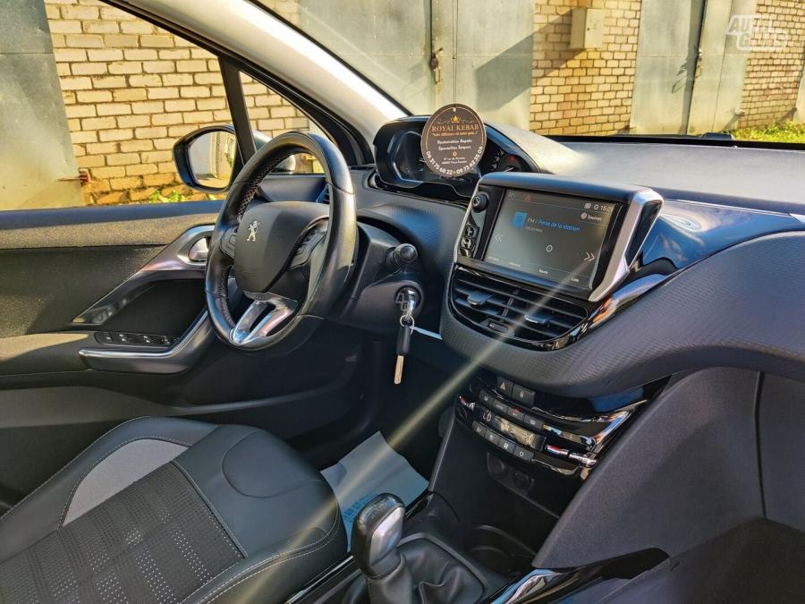 Grey Peugeot 2008 2017 in Vilnius, with an engine capacity of 1.20 L and mileage of 115 thousand km for 6350 €, photo 5 on AUTOMOTO.COM.LV