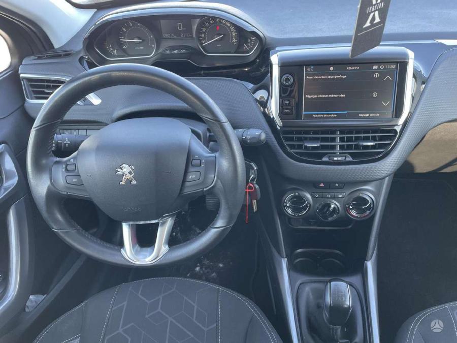 Pelēks Peugeot 2008 2017 Viļņa, ar dzinēja tilpumu 1.20 L un nobraukumu 128 tūkst. km par 5750 €, foto 7 vietnē AUTOMOTO.COM.LV