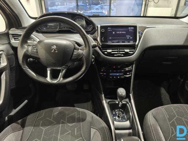 Pelēks Peugeot 2008 2017 Rīga, ar dzinēja tilpumu 1.20 L un nobraukumu 100 tūkst. km par 9490 €, foto 5 vietnē AUTOMOTO.COM.LV