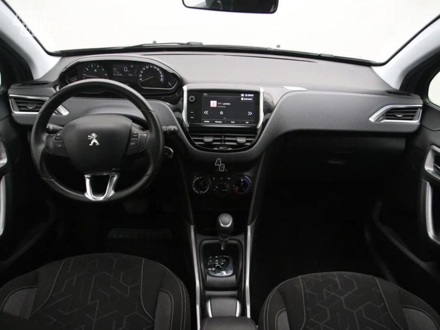 Grey Peugeot 2008 2017 in Vilnius, with an engine capacity of 1.20 L and mileage of 142 thousand km for 8099 €, photo 3 on AUTOMOTO.COM.LV